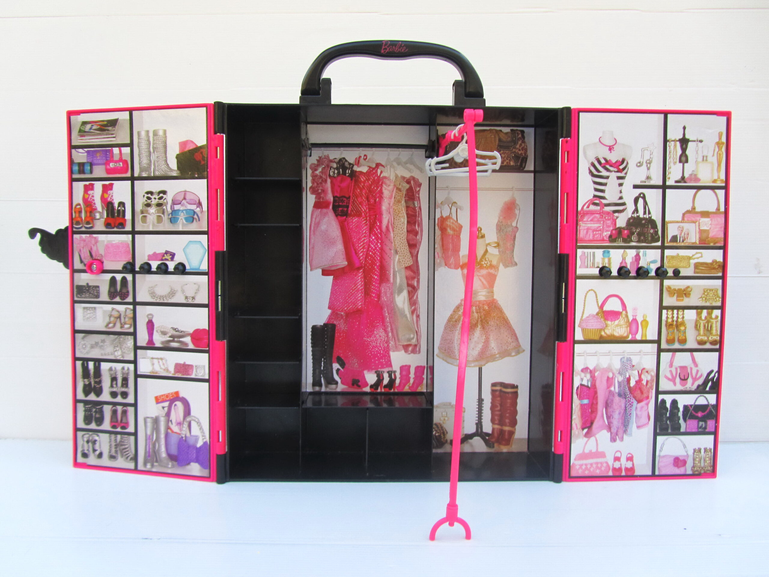Barbie FASHIONISTAS ULTIMATE WARDROBE X5357 – Pink & Black Carry Case ...