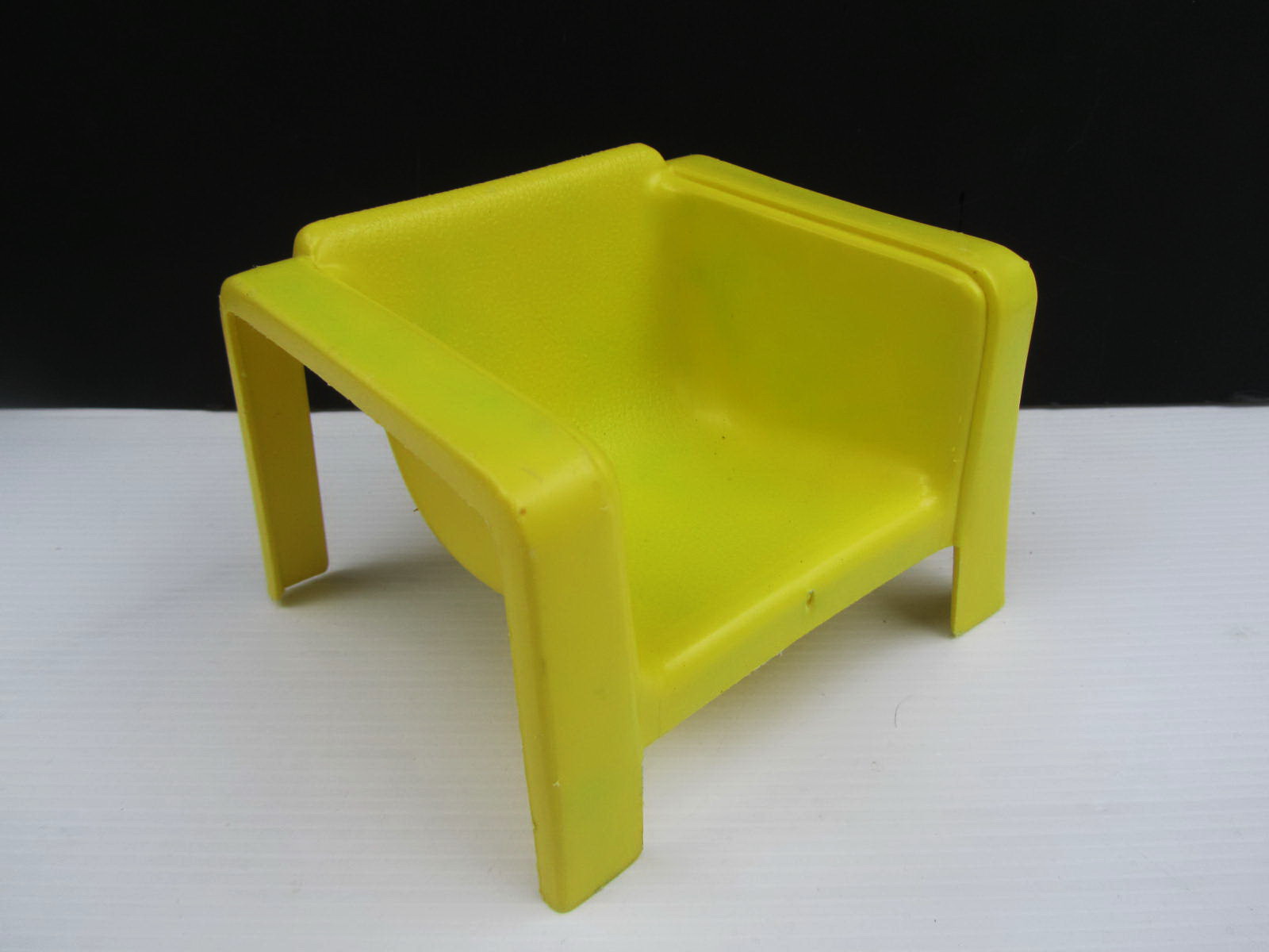 Barbie TOWNHOUSE Furniture – YELLOW ARM CHAIR – Mattel (1973) - FASHION ...