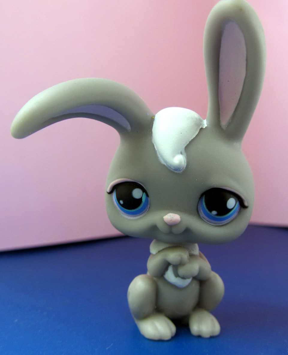 Littlest Pet Shop (LPS) GREY RABBIT #14 – Hasbro (2004) - FASHION DOLLS ...