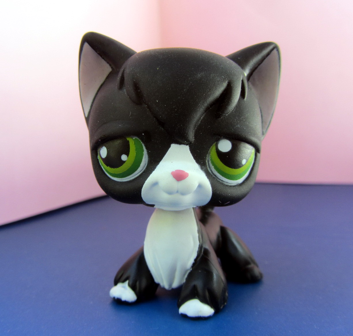 Littlest Pet Shop (LPS) BLACK & WHITE TUXEDO CAT w/ GREEN EYES #55 ...