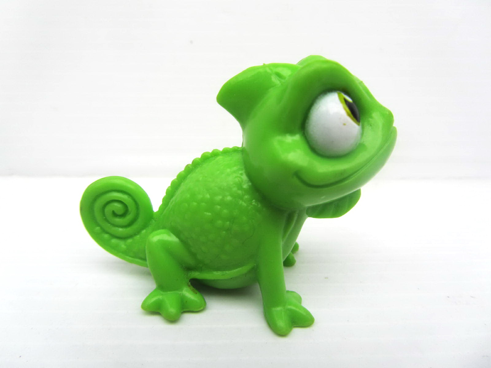 Disney TANGLED Pascal CHAMELEON Green Lizard PVC Figure – 3.5cm Tall ...