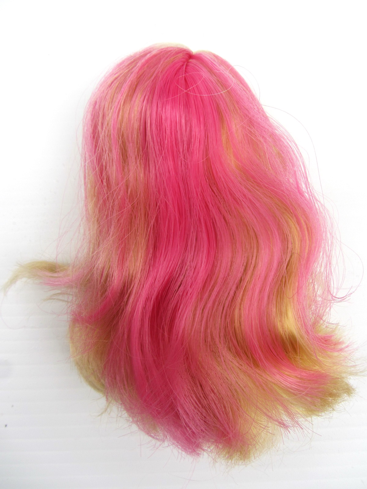 barbie-colour-reveal-pink-blonde-wig fashiondollsnmore.com