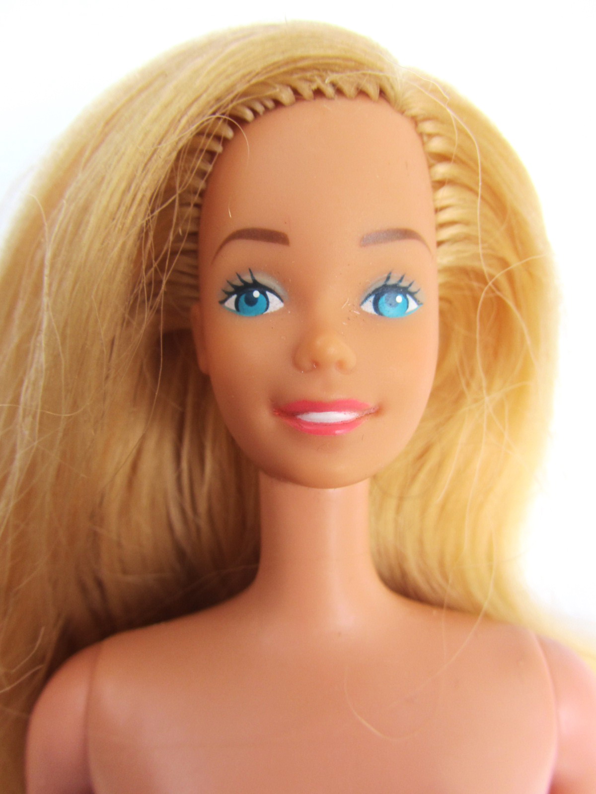 great-shape-barbie-hong-kong-1983 doll fashiondollsnmore.com