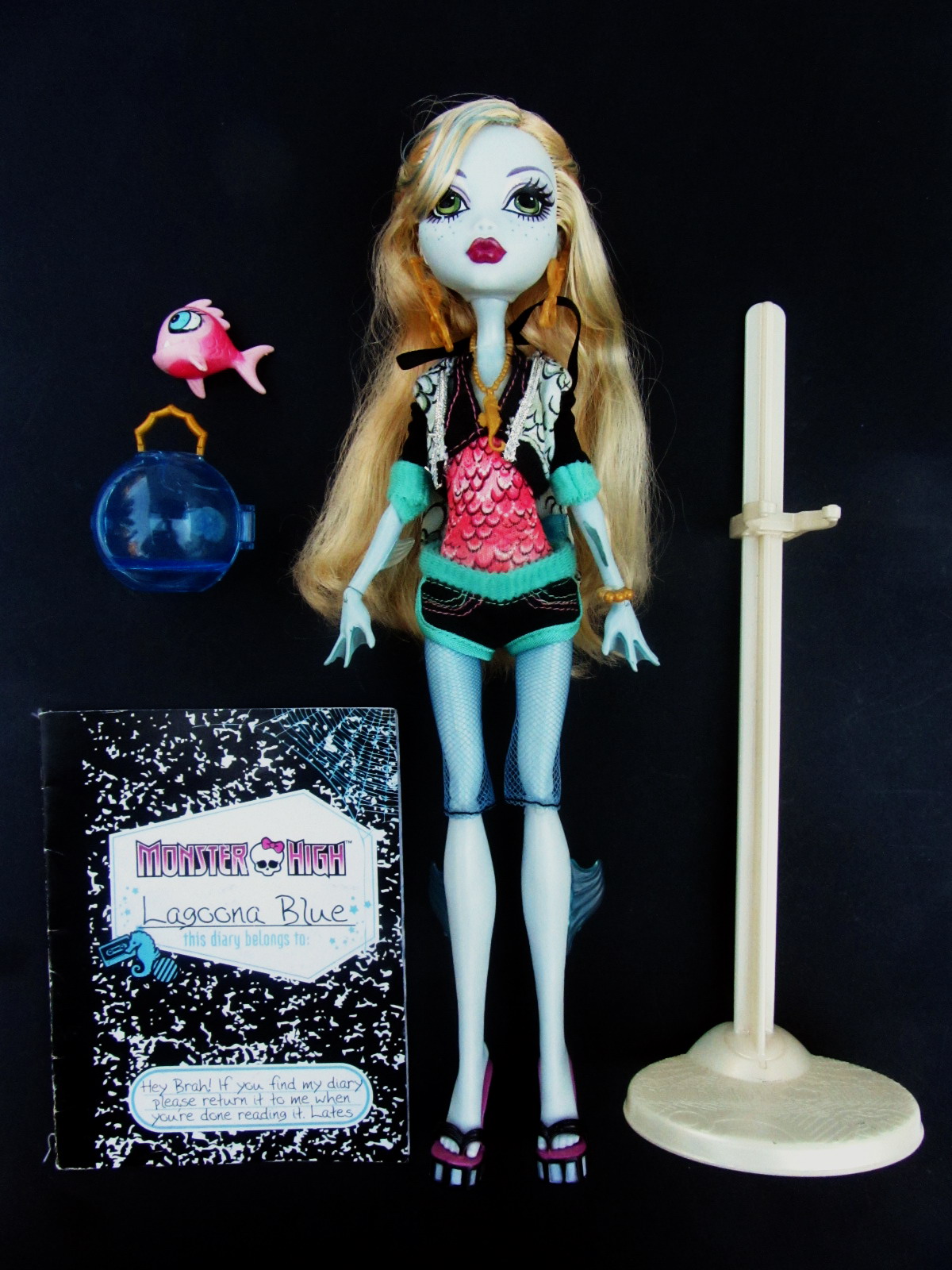 monster-high-lagoona-blue-signature-doll-2010 fashiondollsnmore.com
