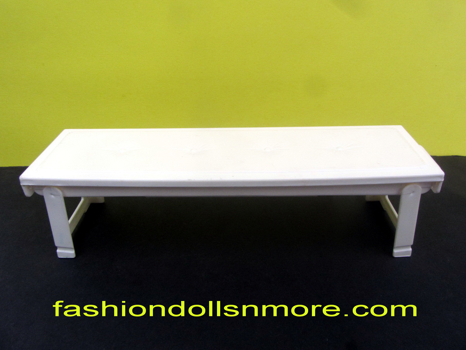 white-bench-seat-fold-n-fun-barbie-1992 fashiondollsnmore.com