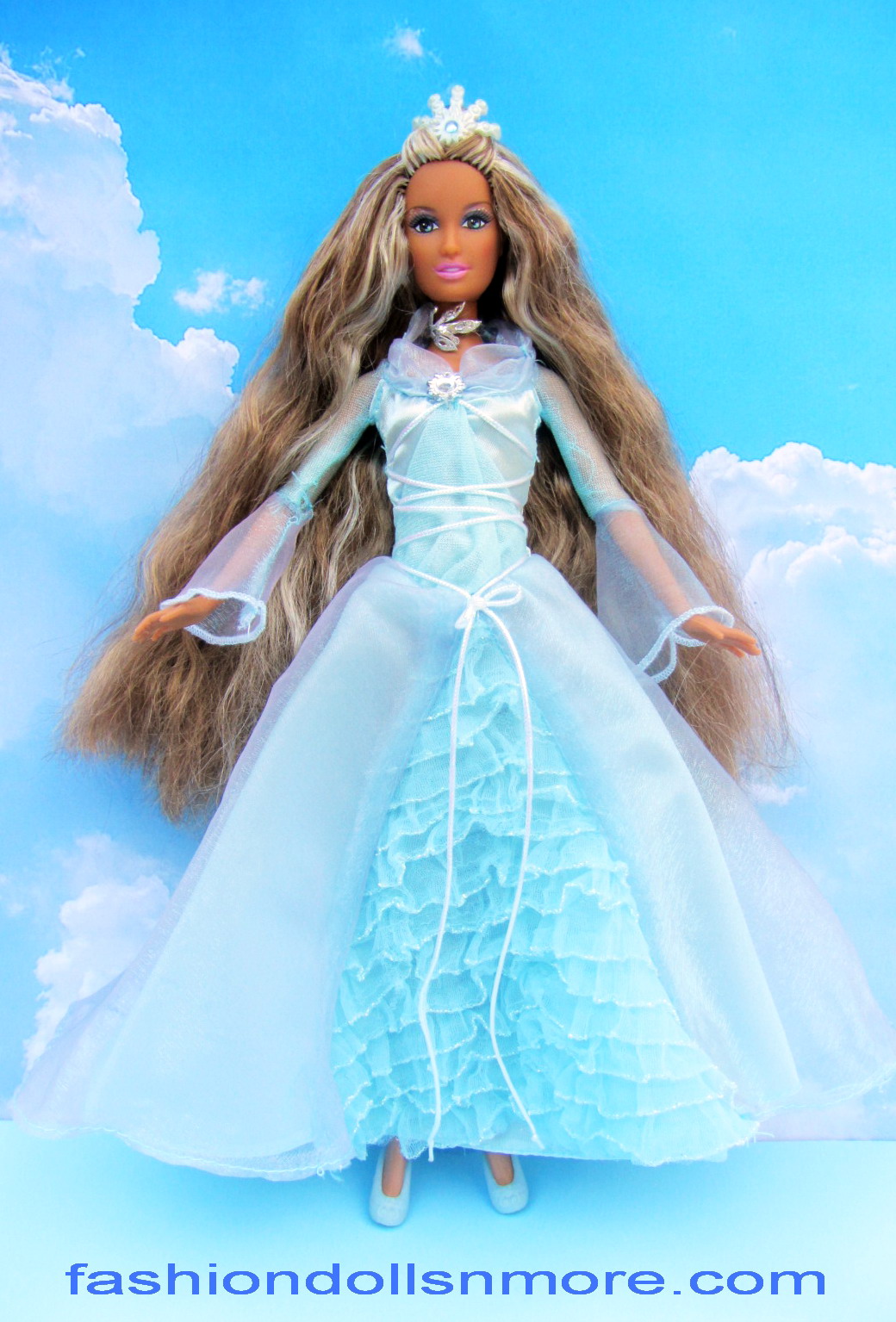 rayla-cloud-queen-barbie-pegasus-doll-2005 fashiondollsnmore.com