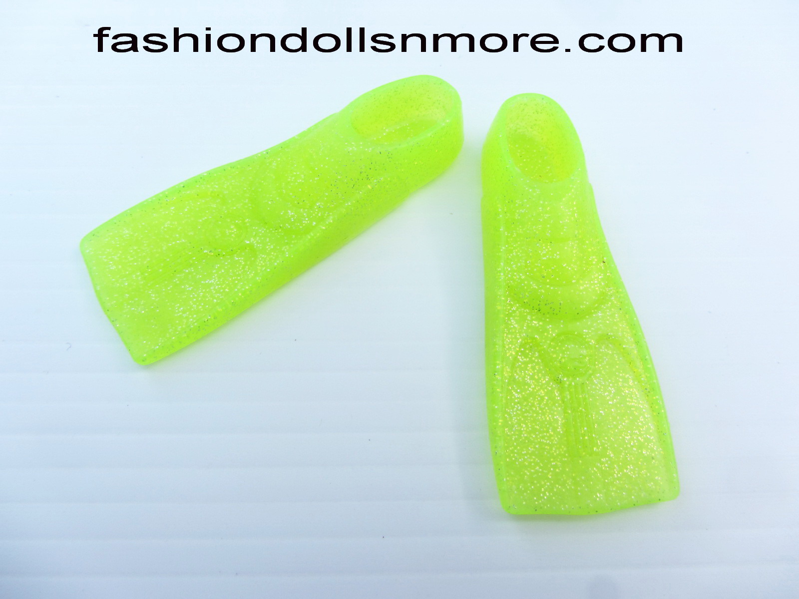 yellow-glitter-flippers-ocean-friends-ken-1996 fashiondollsnmore.com