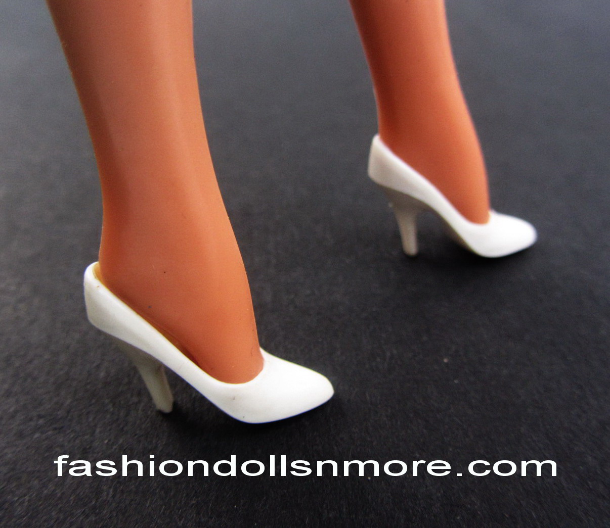 vintage-barbie-doll-narrow-white-pumps fashiondollsnmore.com