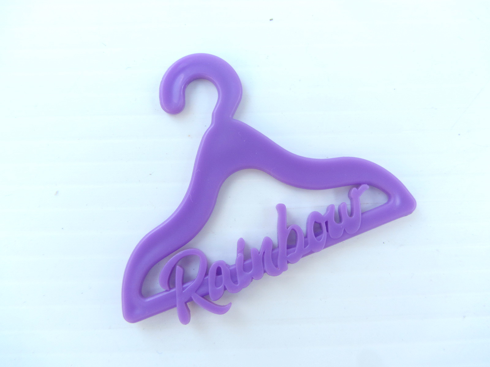 rainbow-high-coat-hanger-purple-triangle fashiondollsnmore.com