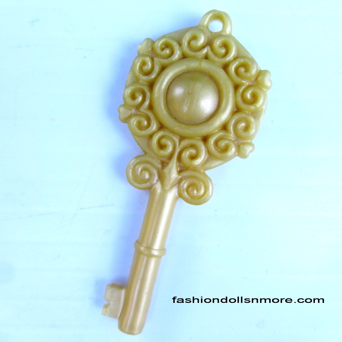 barbie-mini-kingdom-gold-key-play-set fashiondollsnmore.com