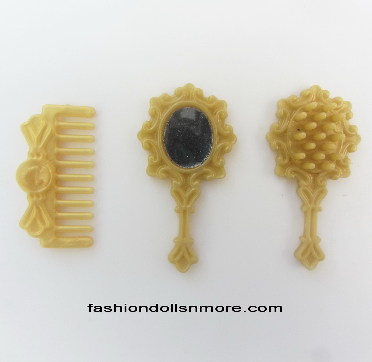 barbie-mini-kingdom-gold-brush-comb-mirror fashiondollsnmore.com