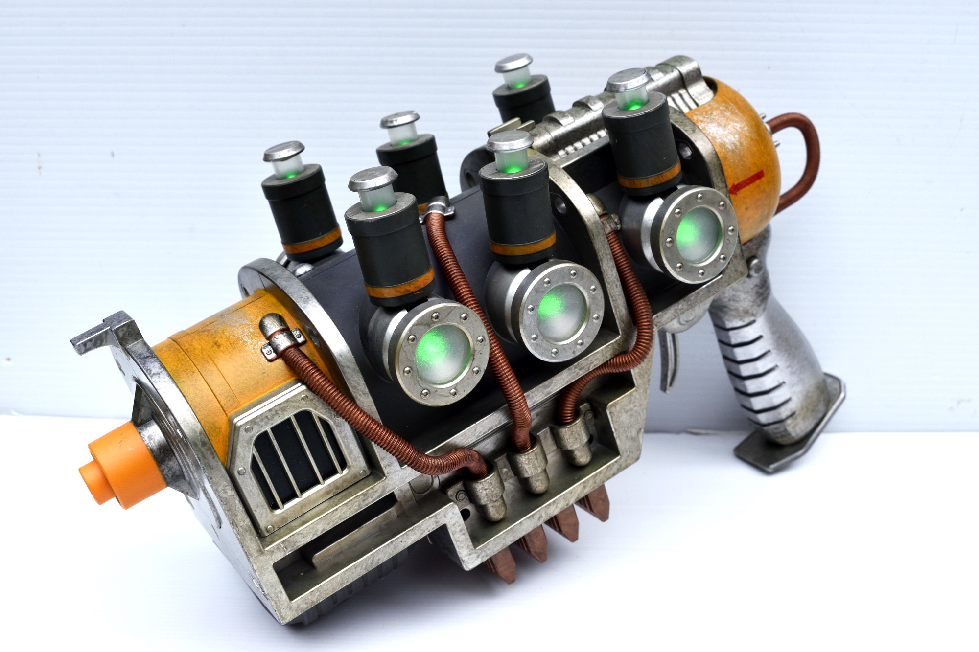 plasma-gun-fallout-cosplay-scale-replica fashiondollsnmore.com